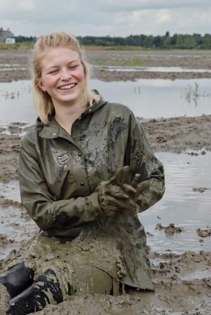 SEXYRAINWEAR.online | Rains Curve - mud fun